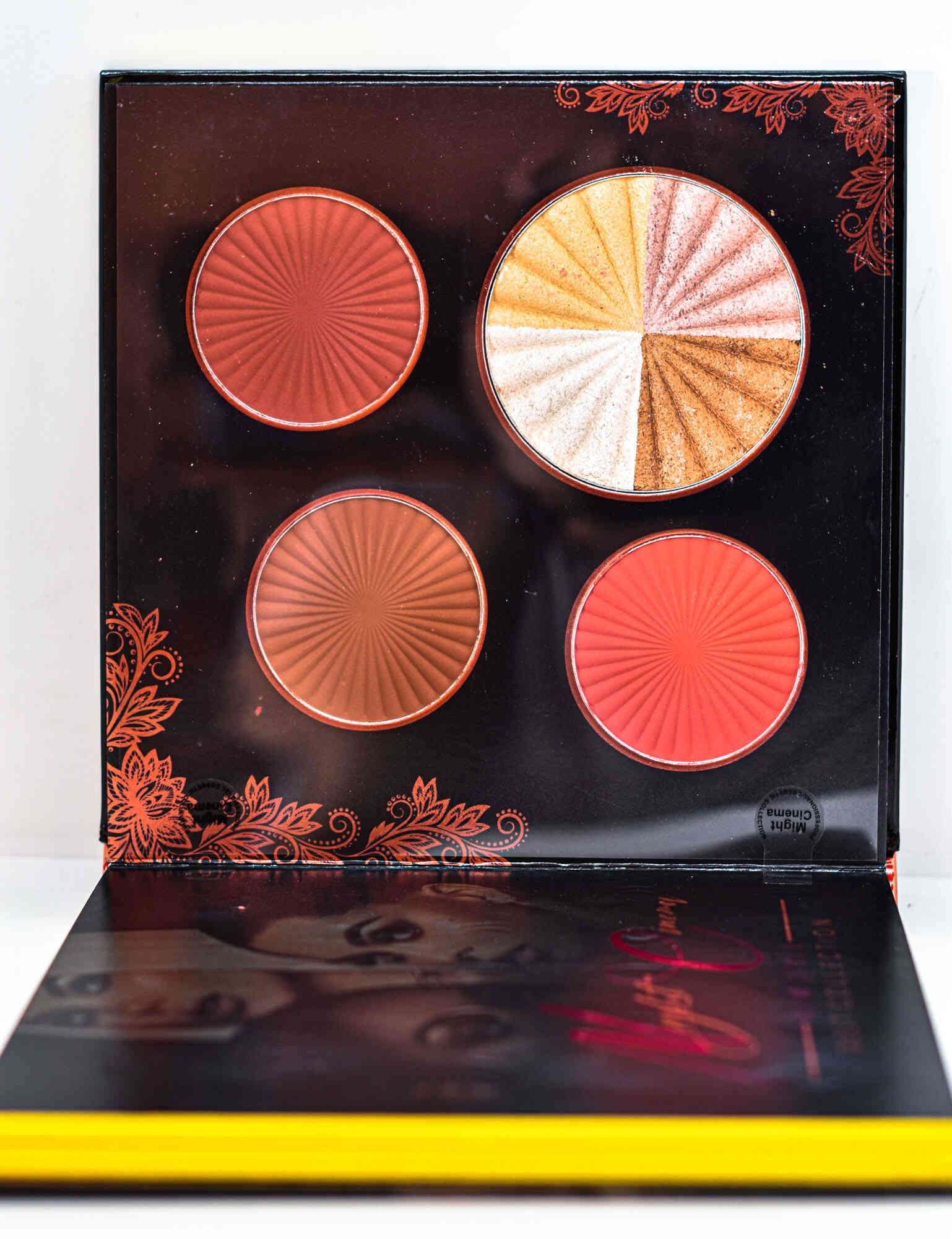 سعر Might Cinema All In One 3D Exclusive Book-Eyeshadow / Rouge ...